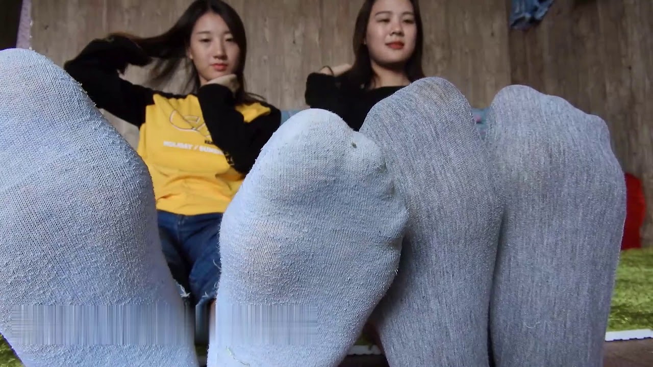 亚洲大学生美足 裸足 丝袜足底（Asian college students feet bare foot stockings soles ...