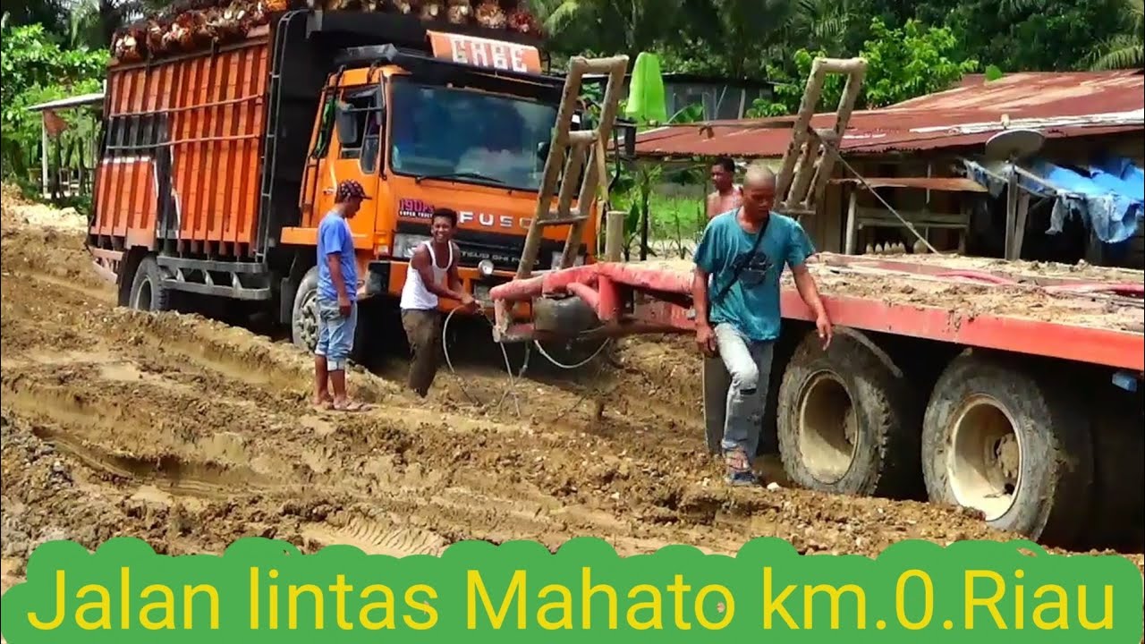 Truck Fuso kehabisan nafas di tarik Trado - YouTube