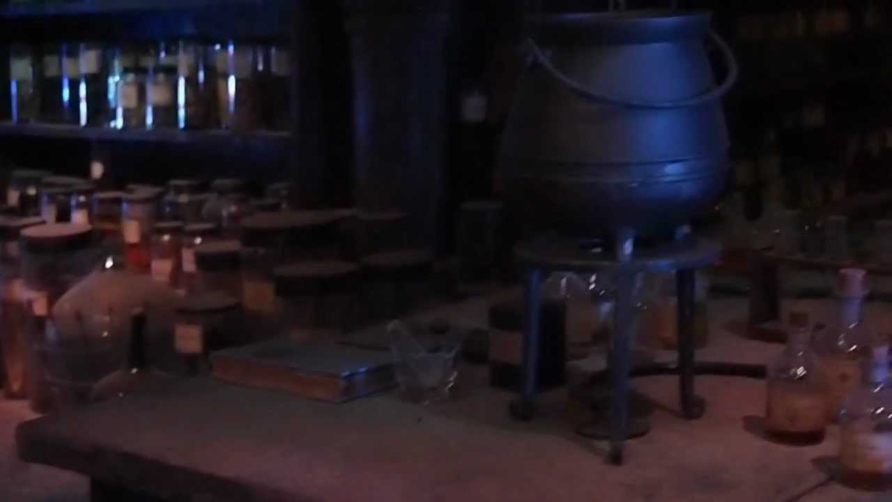 Hogwarts potion class at Harry Potter Studio tour London - YouTube
