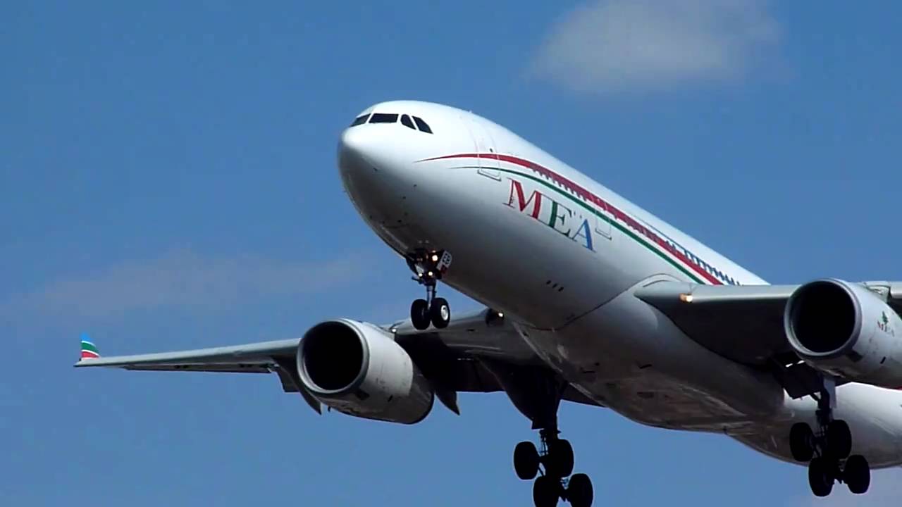 Middle East Airlines (MEA) Airbus A330-200 (OD-MEB) landing at LHR/EGLL ...