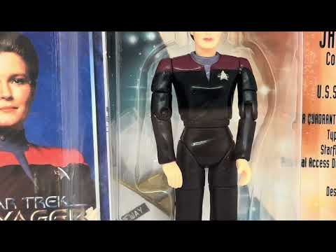 Vintage Playmates 1995 Star Trek Voyager Captain Kathryn Janeway Action ...