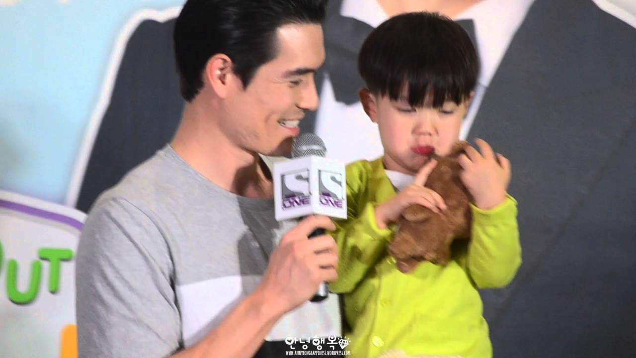 [Fancam] 160507 One Family Day Out With Ricky Kim & Kids. - YouTube