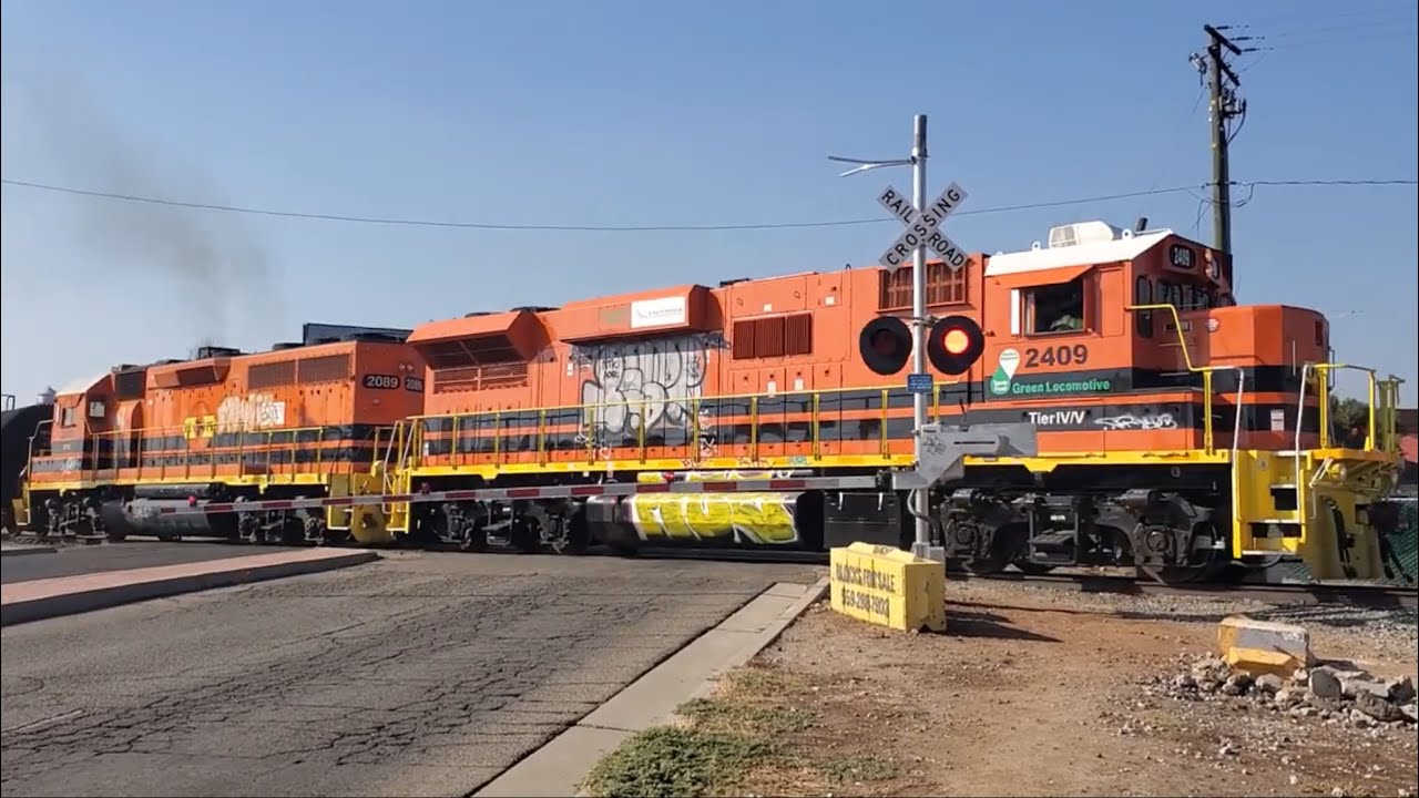 SJVR 2409 & RCPE 2089 passing Academy Ave Sanger California (High Toned Siemens E-Bells) - YouTube