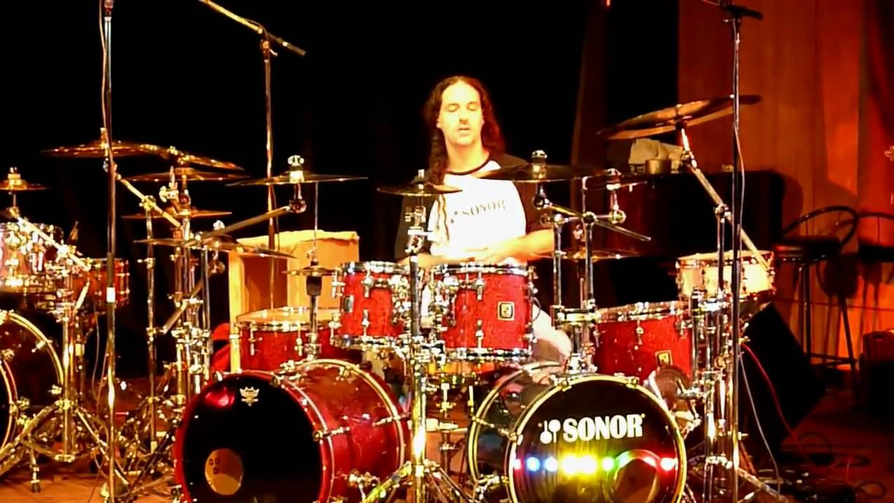 Derek Roddy drum solo in Moscow part 1_1 - YouTube