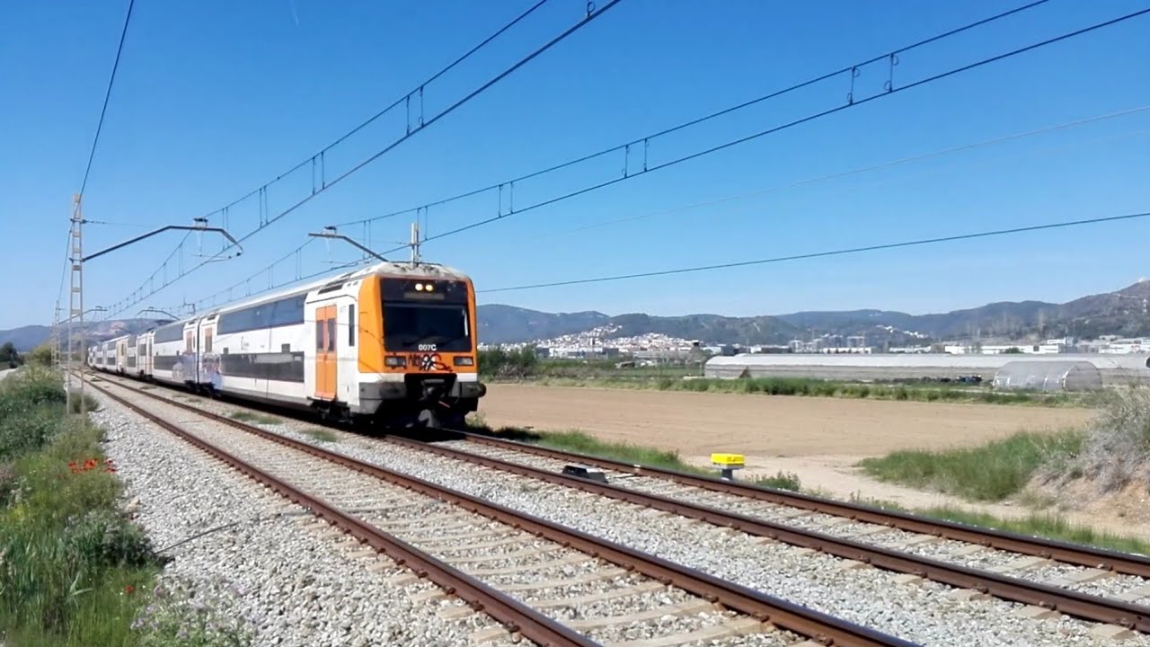 Renfe 451 circulando por banalizada en la R2 - YouTube
