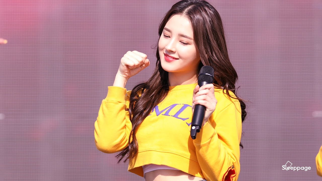 [4K] 181013 모모랜드 MOMOLAND 짠쿵쾅 JJAN! KOONG! KWANG! 낸시 NANCY @ AFMF By Sleeppage - YouTube