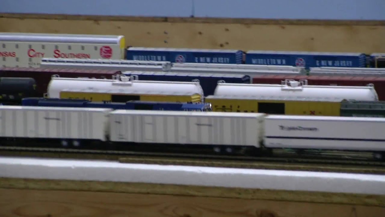 Athearn RTR UP SD45T-2 #2861 - YouTube