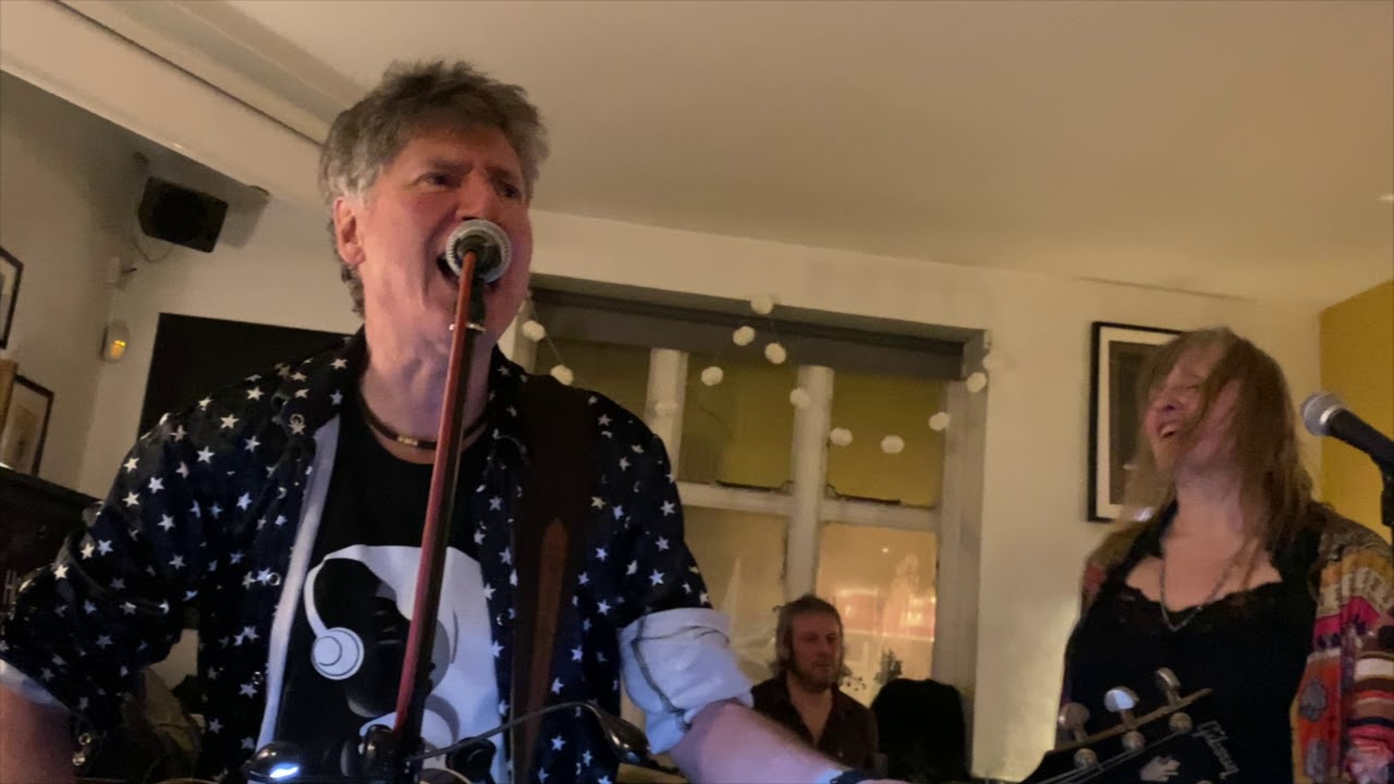 The Deputies and Robin Bibi NYE 2019 - YouTube