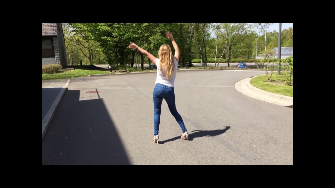 Flashmob Laura Alexis DARU - YouTube