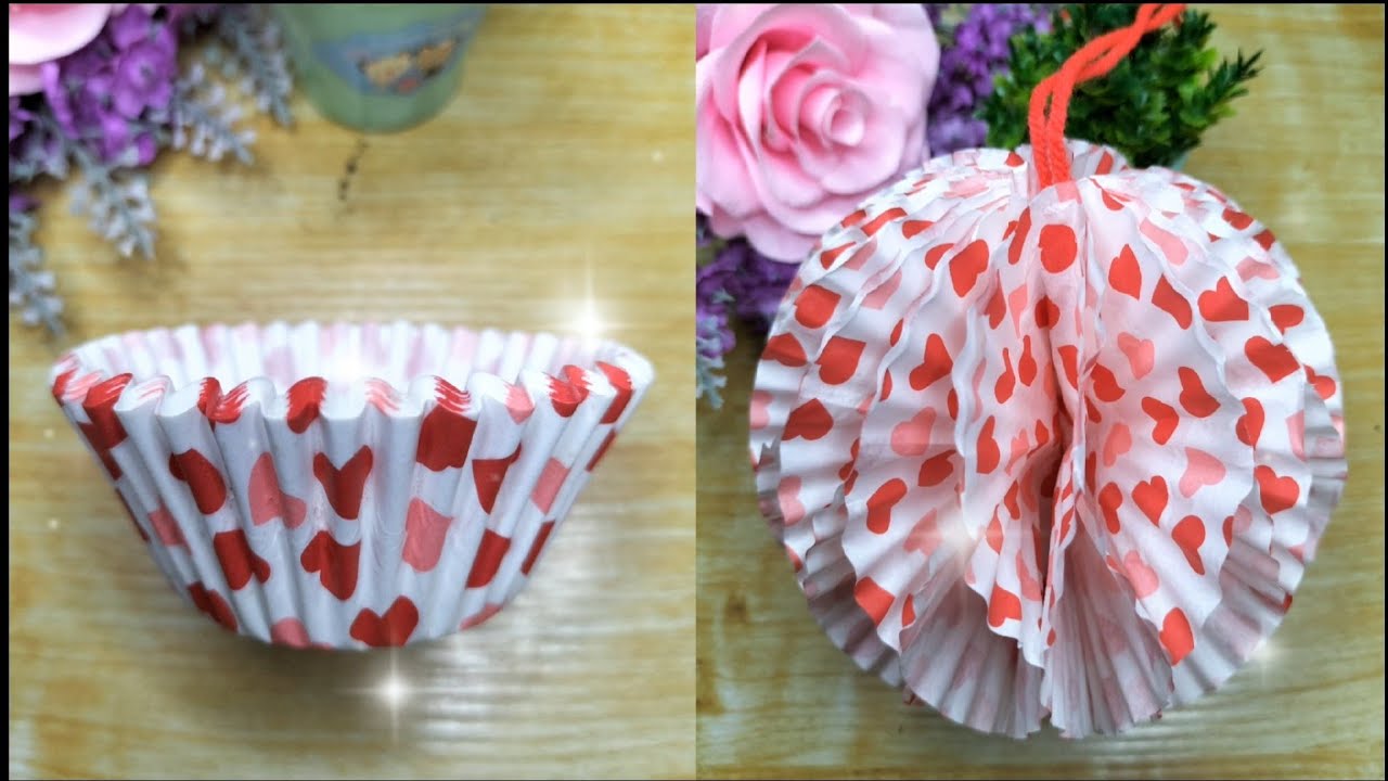 Easy Honeycomb Balls from Pleated Paper Cups. | craft Christmas ...