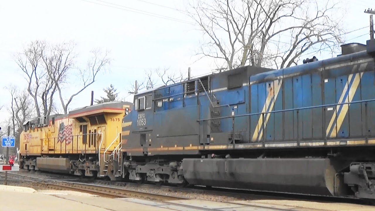UP 7675 w/ CEFX Power Leads a Freight, West Chicago, IL - YouTube