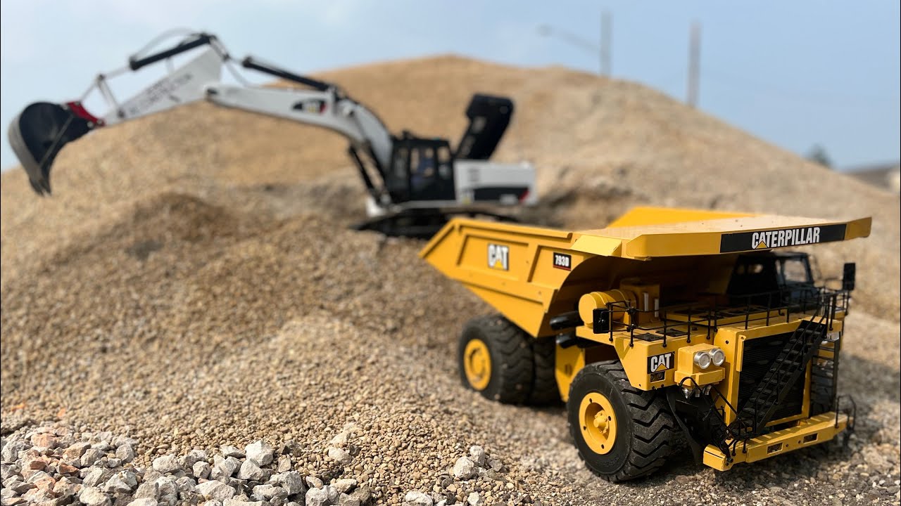 Cat 793D 1/20 mining truck & Cat 339DL excavator last dig in Chicago ...