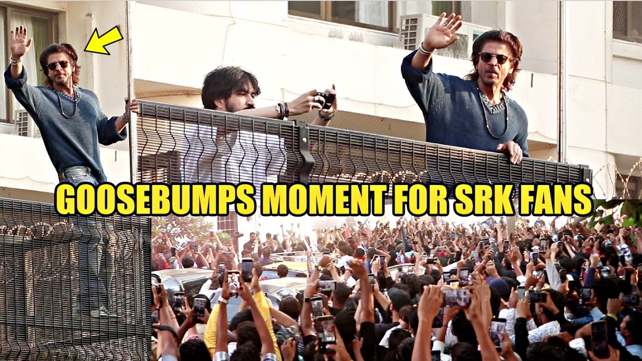 Crowd Roars As SRK comes Out In Mannat Balcony After DUNKI Success ...