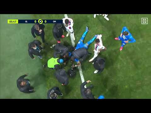 Spielabbruch! Fans werfen Flasche auf Dimitri Payet! | DAZN