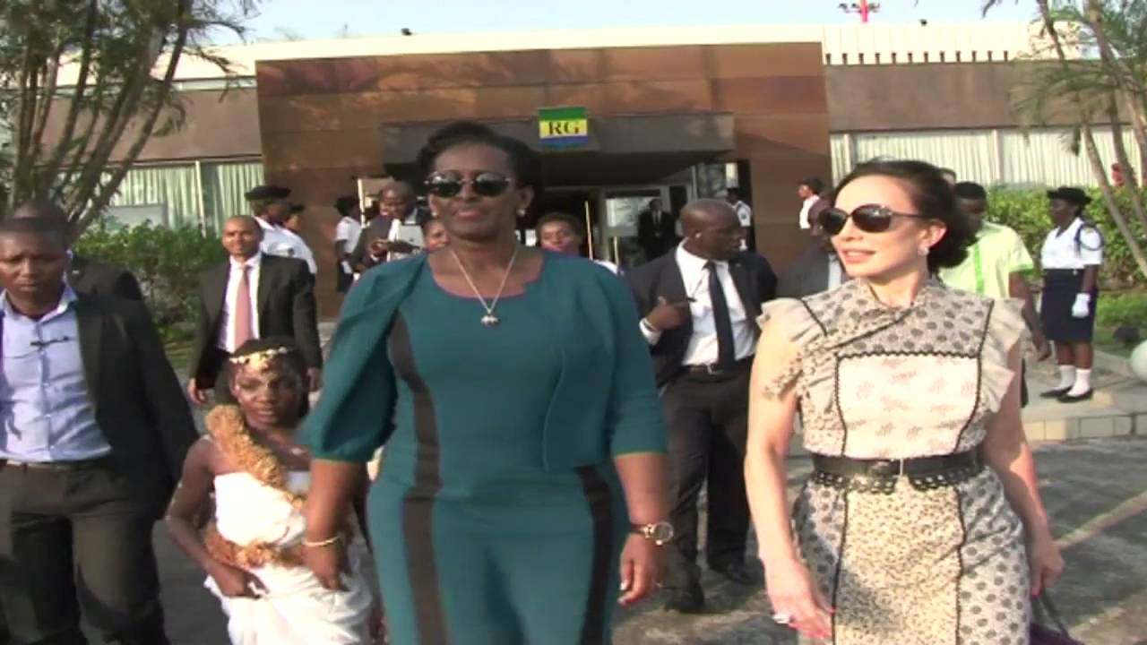ARRIVÉE DE LA 1ERE DAME DU RWANDA AU GABON - YouTube