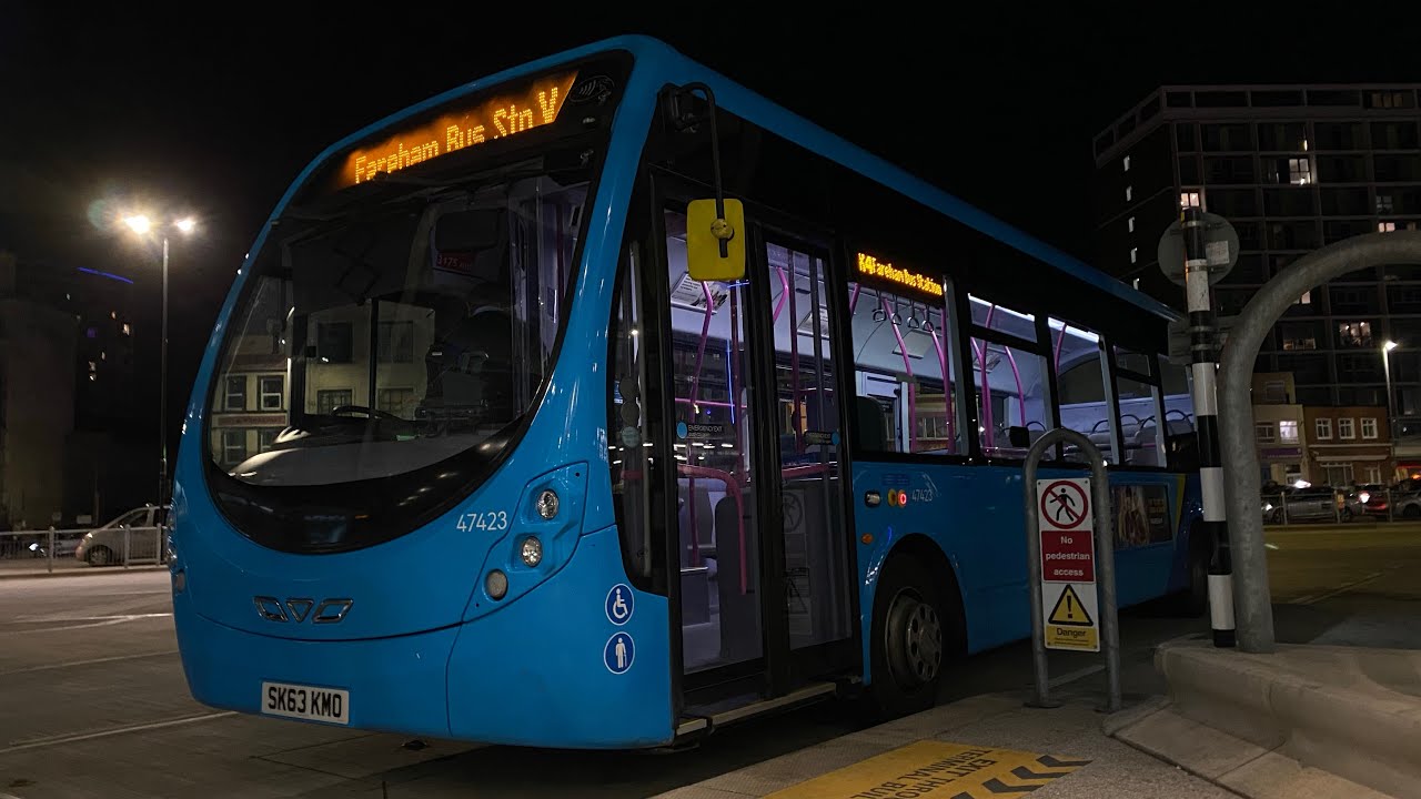 First Solent Wright Streetlite 47423 (SK63 KMO) maxing out on the M275 ...