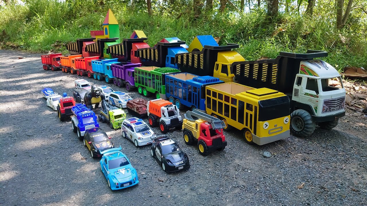 Mobil Truk Tronton Tayo Panjang Penuh Mobil Mobilan, Excavator ...