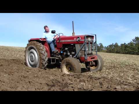 Massey Ferguson 165 ploughing