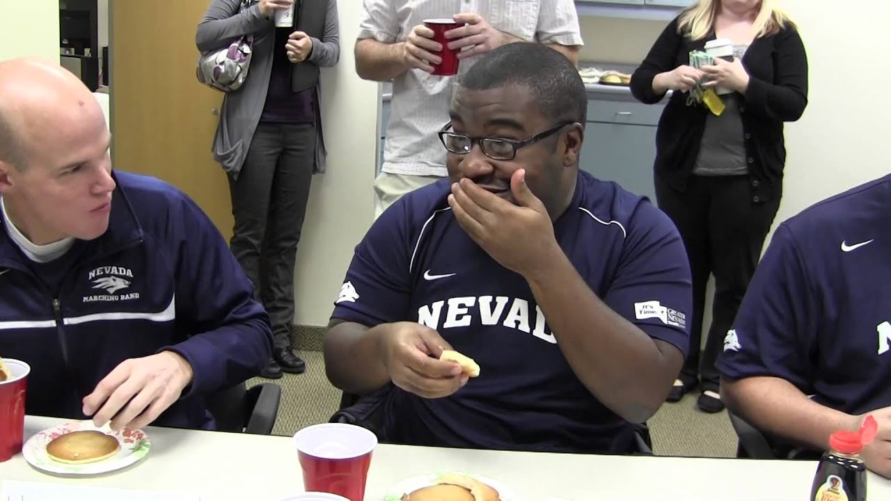 Nevada Howlers vs. GNCU Pancake eating contest - YouTube
