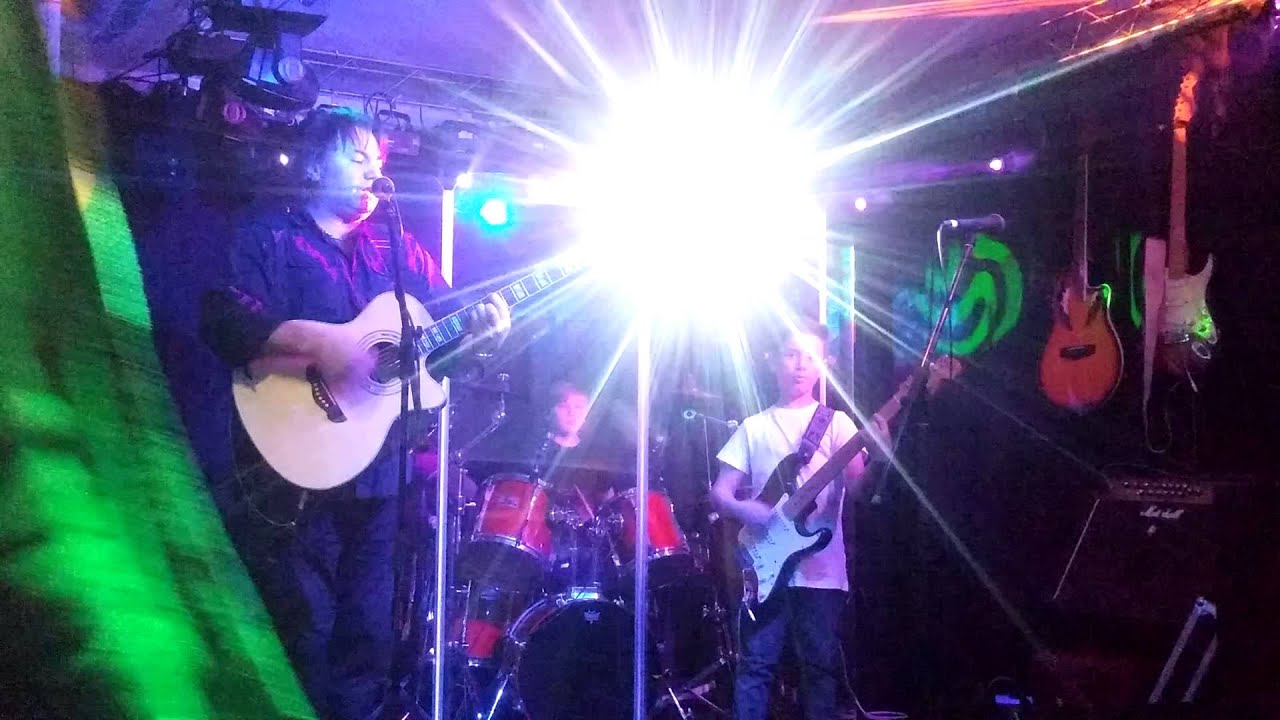Toby Beasley playing Foo Fighters Learn to Fly - YouTube