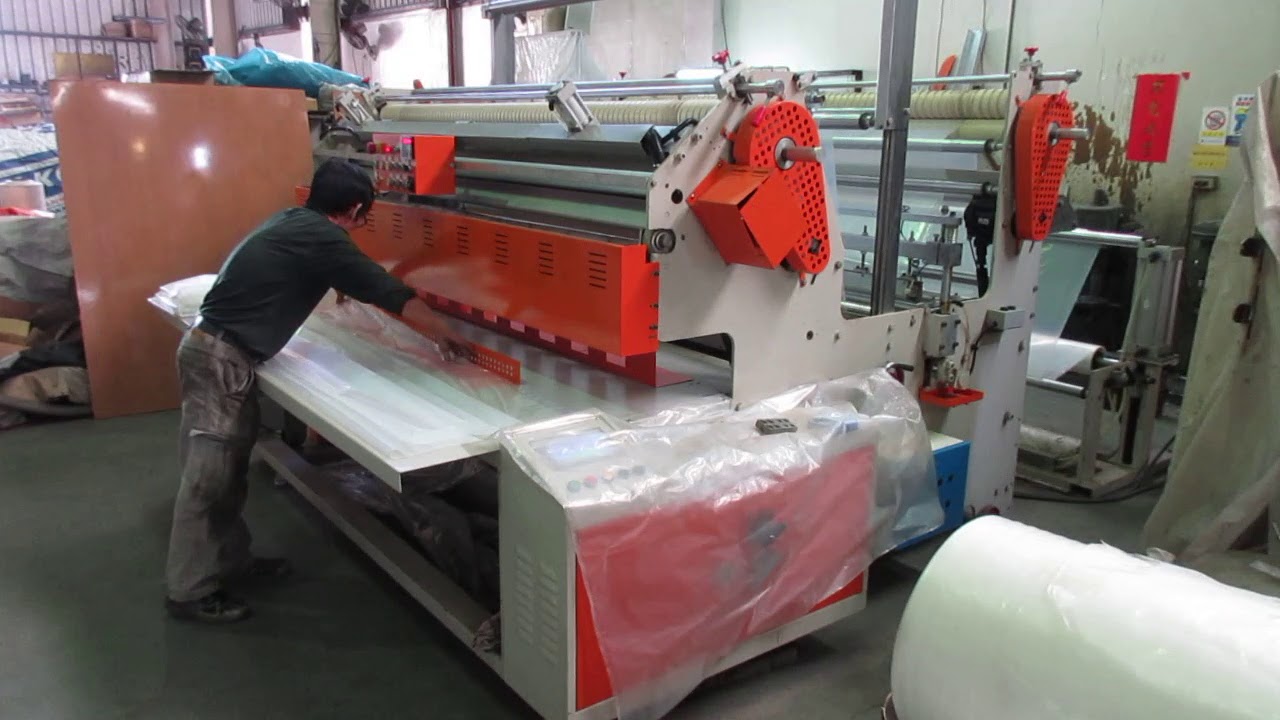 Super Big Plastic Bag Folding Machine 超大型塑膠袋折袋機 - YouTube
