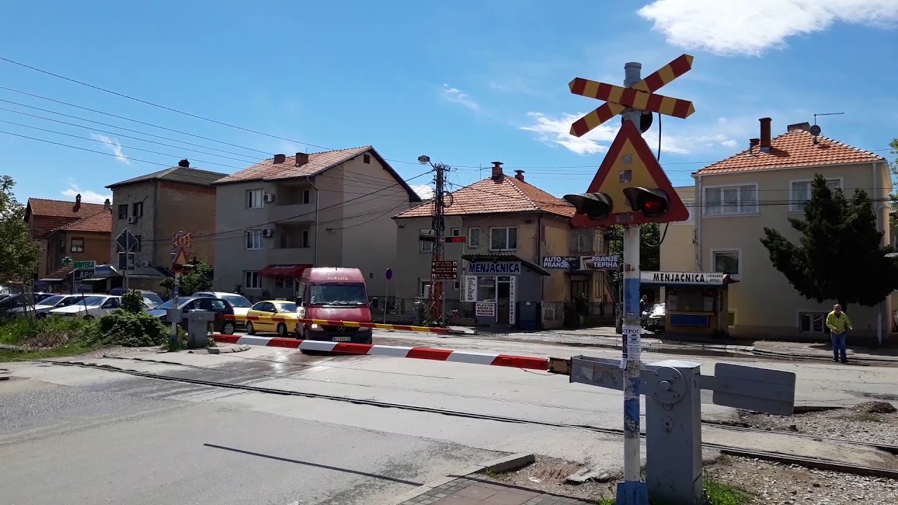 Железнички прелаз Ниш (Serbia)//Railroad crossing//Bahnübergang - YouTube