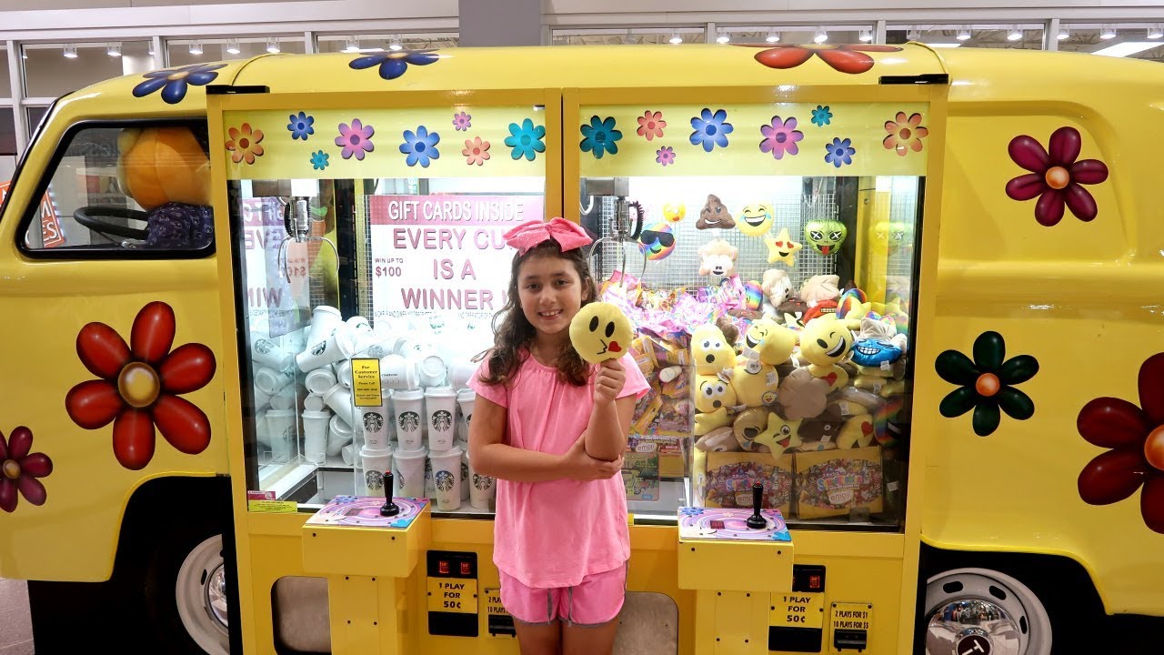 SQUISHY CLAW MACHINE WINNINGS AT THE MALL! - YouTube