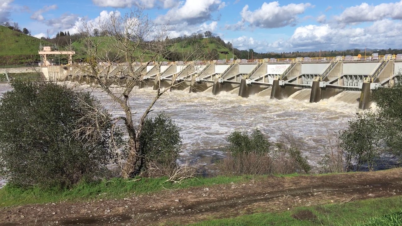 Nimbus Dam - 80,000 cfs release - 02/10/2017 - YouTube