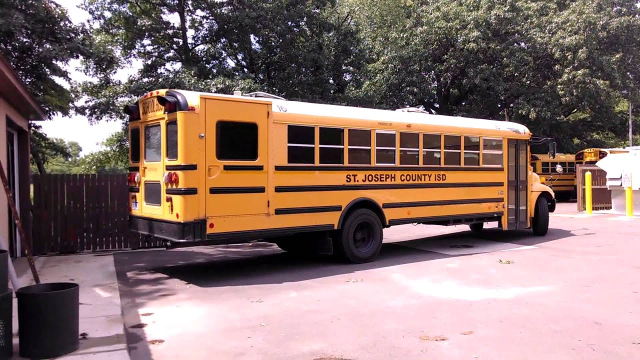 Bus 16: 2005 IC CE300 - YouTube