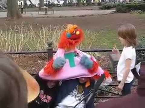 Sesame Street- Murray the Muppet sighting in Union Square park - YouTube