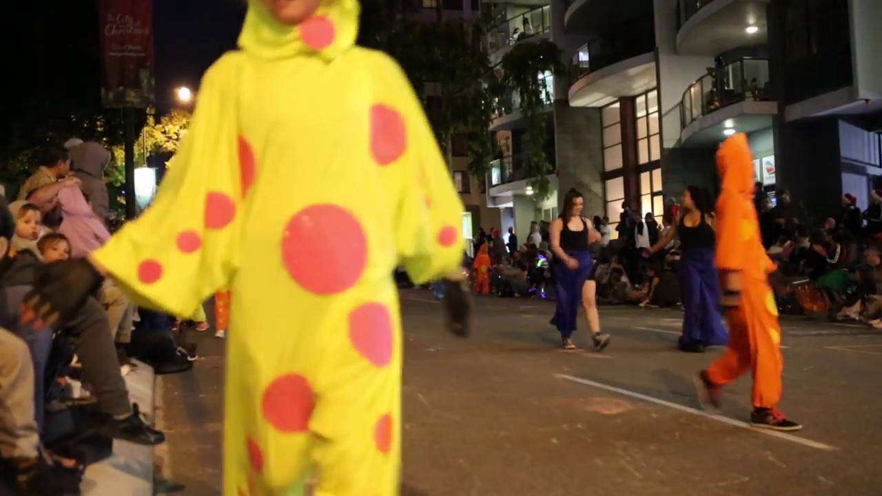 Perth Christmas Pageant 2018 - YouTube