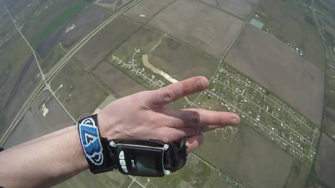 SKYDIVING STAGGERING TRACKING DIVE [2.56 MILES] - YouTube