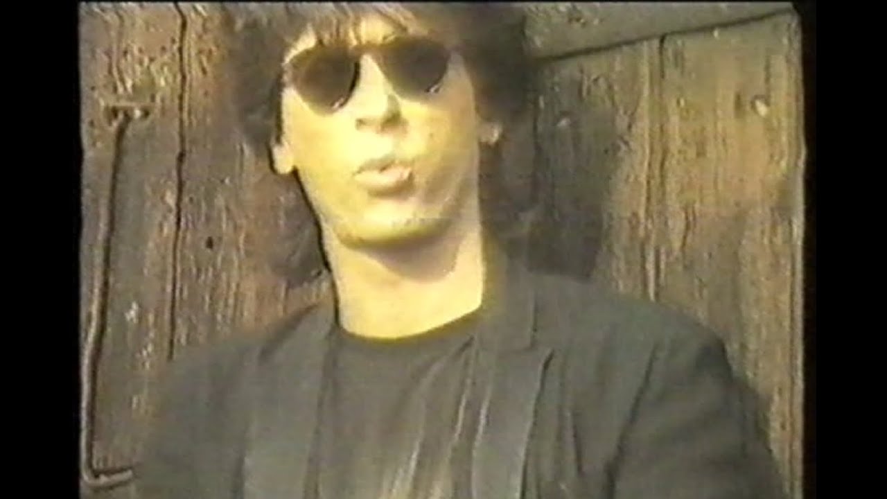 Johnny Thunders obituary, MTV UK 1991 - YouTube