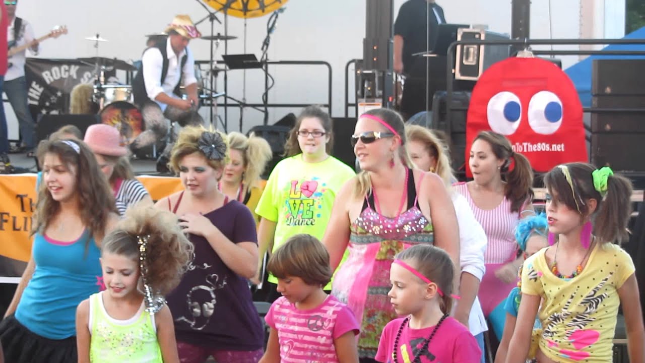 80s flash mob flint crim - YouTube