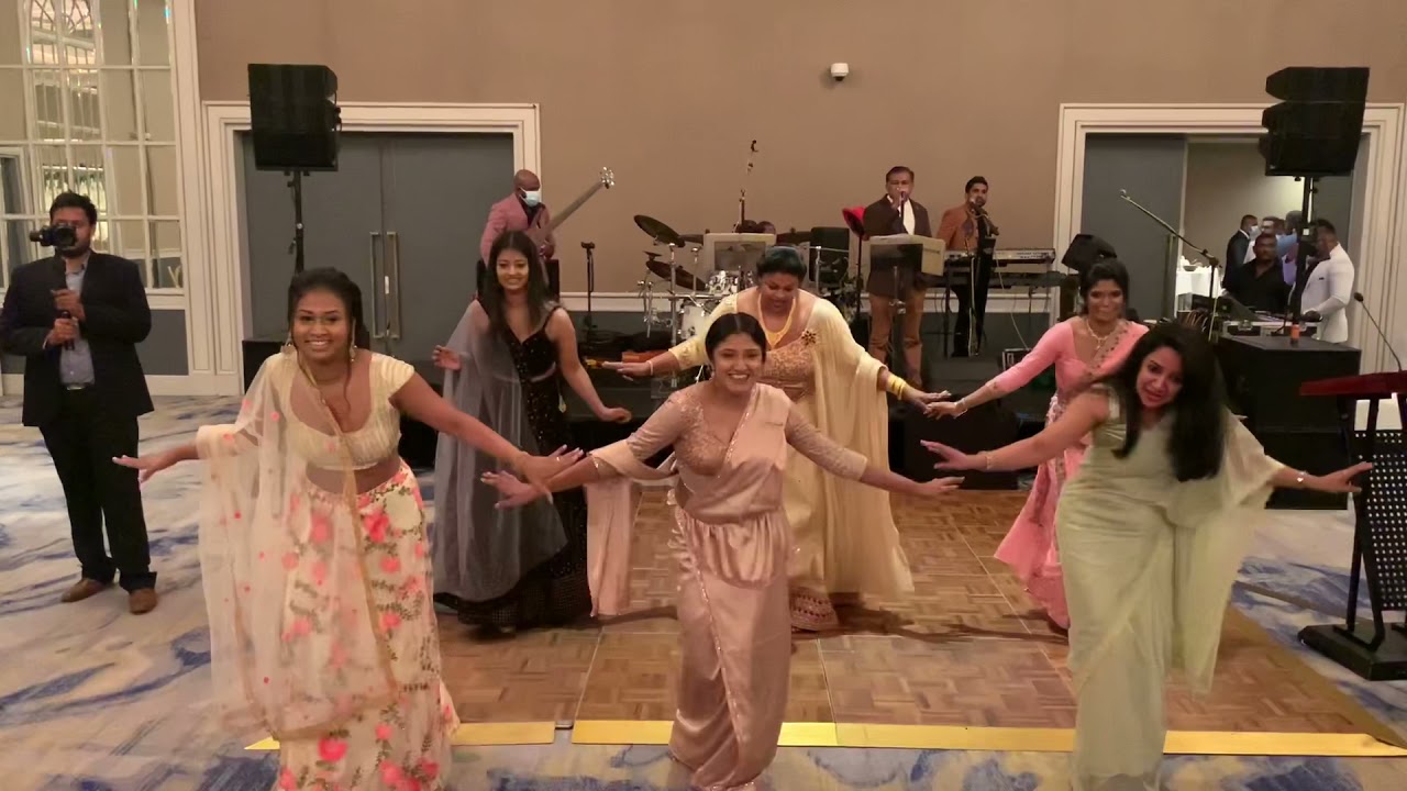 Wedding Surprise Dance By Mothers N Daughters (Pathu pem pathum,Uduravi ...