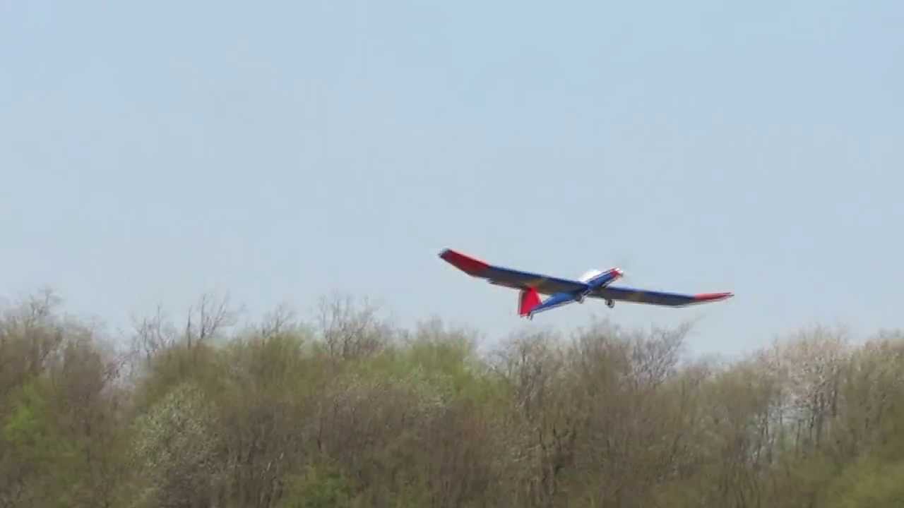Décollage et vol d'un modèle réduit d'avion 001 - YouTube