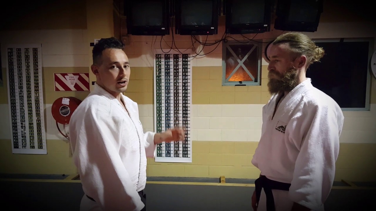 Single hand grab by attacker - YouTube