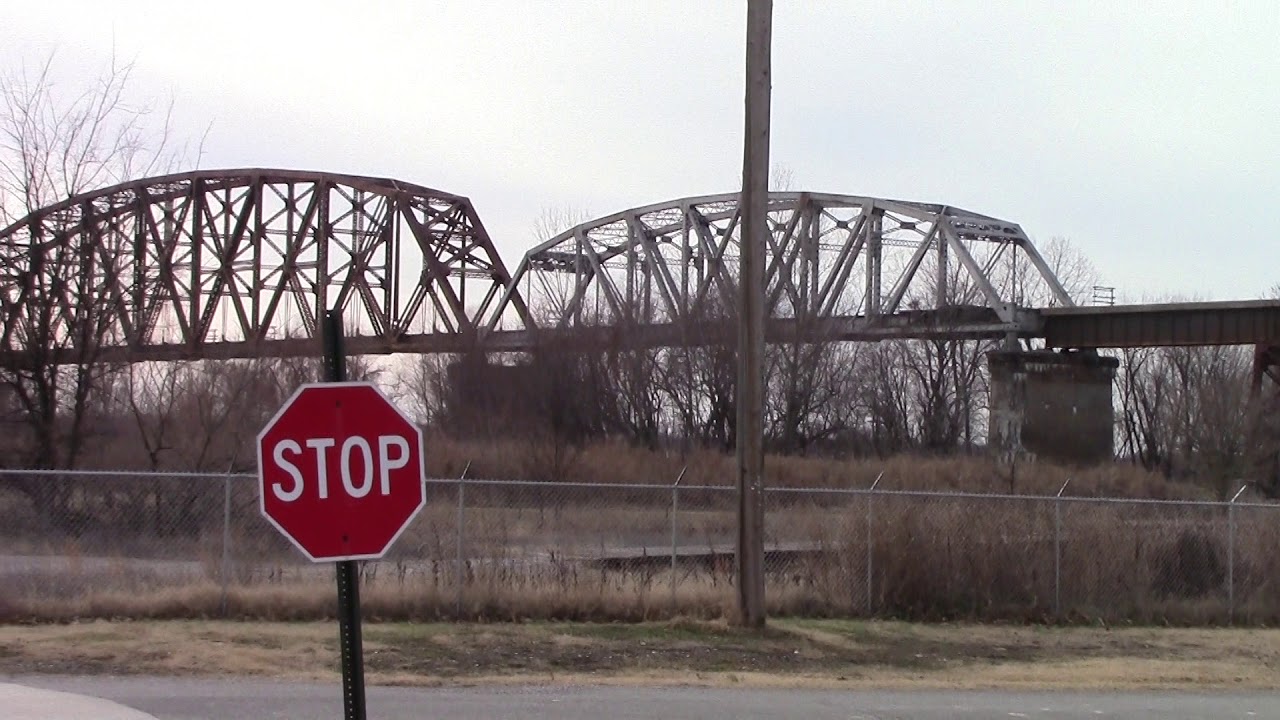 Metropolis Bridge: big railroad truss bridge in Metropolis, Illinois ...