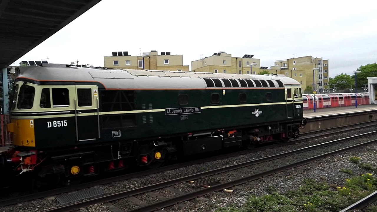 D6515 Lt Jenny Lewis RN arrives at West Ruislip with a railtour from ...
