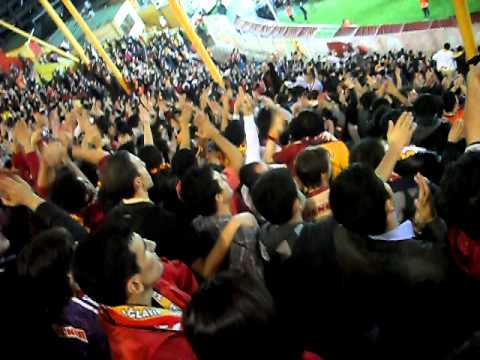 kapalı trübünde karılar kızlar