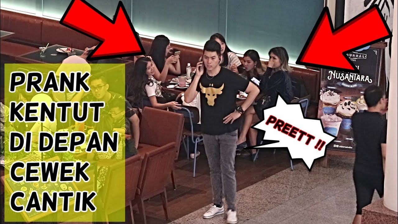 NGAKAK ! PRANK KENTUT DI DEPAN CEWEK CANTIK SAMPE TUTUP HIDUNG WKWKW ...