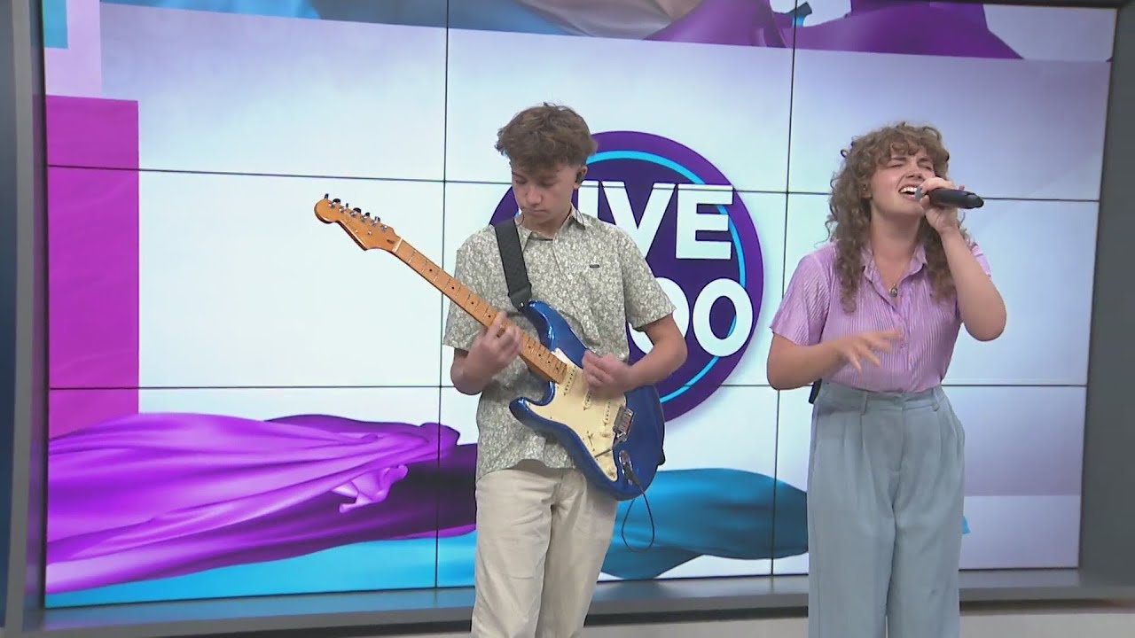 Indie-pop duo Isabella&Sebastian perform hit 'LobbyTommy' - YouTube