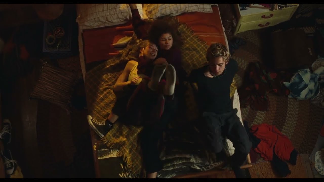 Euphoria S02E04 | Rue and Jules making each other jealous in a dare ...