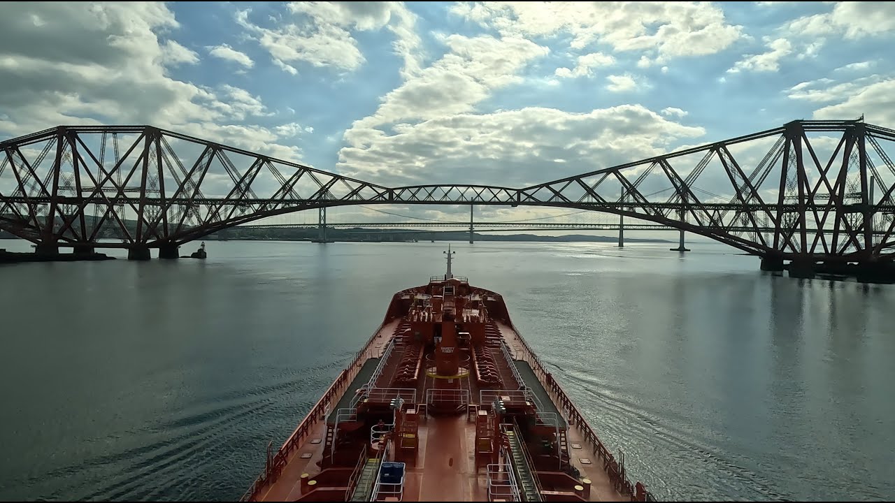 GRANGEMOUTH (SCOTLAND) ARRIVAL & DEPARTURE / In & out lock, INEOS ...
