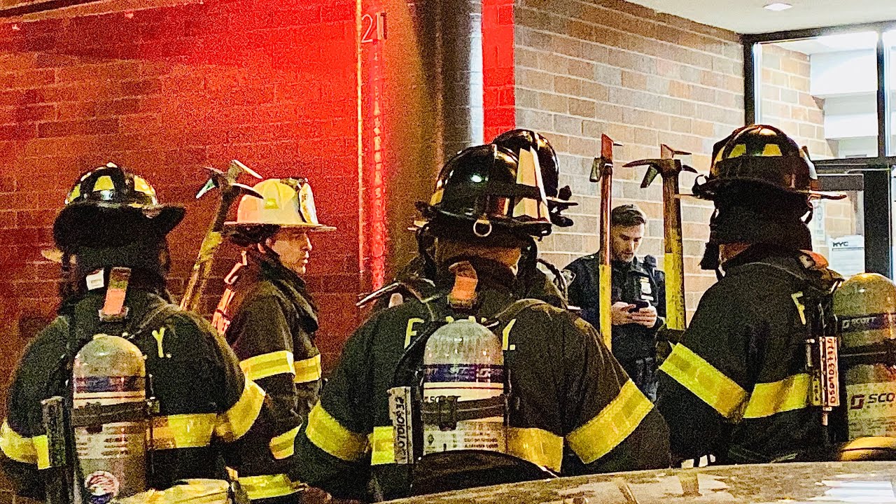 EARLY ARRIVAL }** - FDNY BOX 0318 - FDNY OPERATES AT 10-75 DRYER FIRE ...