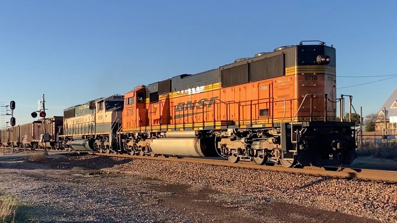 BNSF E-HAFBKM with Hornshow & MACs near New Fairview, TX (December 29, 2024) - YouTube