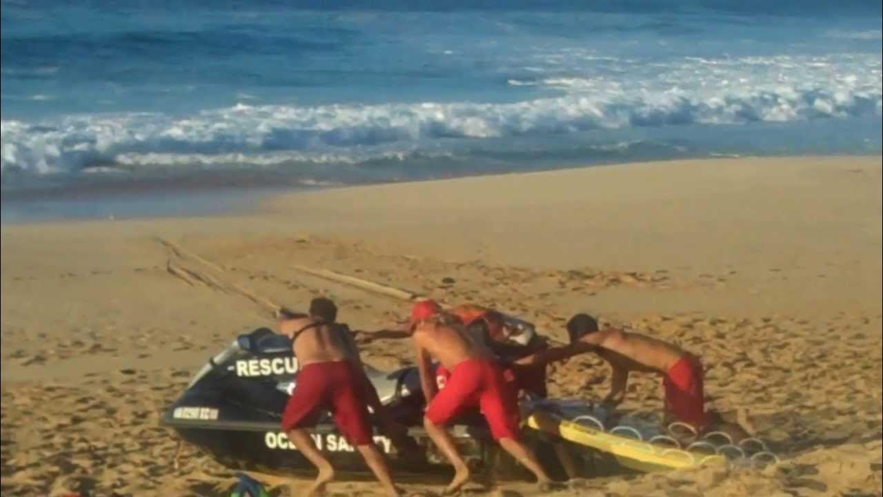 Hawaii North Shore Lifeguards Jet Ski at Banzai Pipeline, Ehukai Park ...