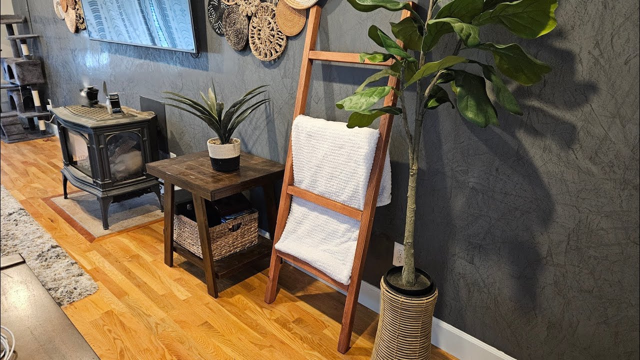 Easy 2x4 Blanket Ladder - YouTube