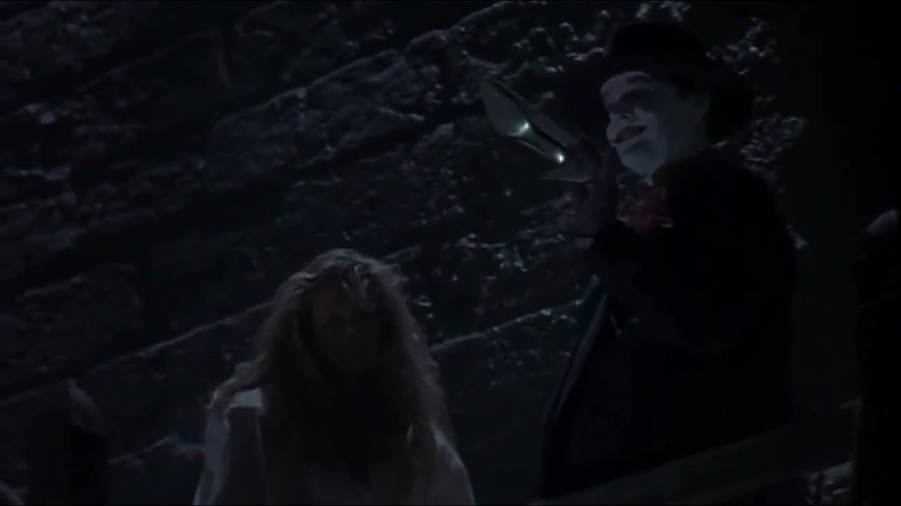 Kim Basinger Lost Her Shoe #shoesoff#batman#shoeplay#ontherun#lost# ...