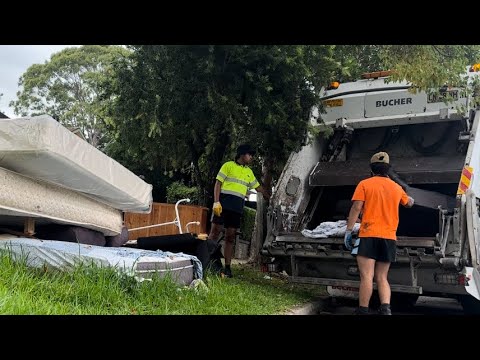 Parramatta Bulk Waste (MASSIVE PILE) - Council Clean Up E1S3 - YouTube